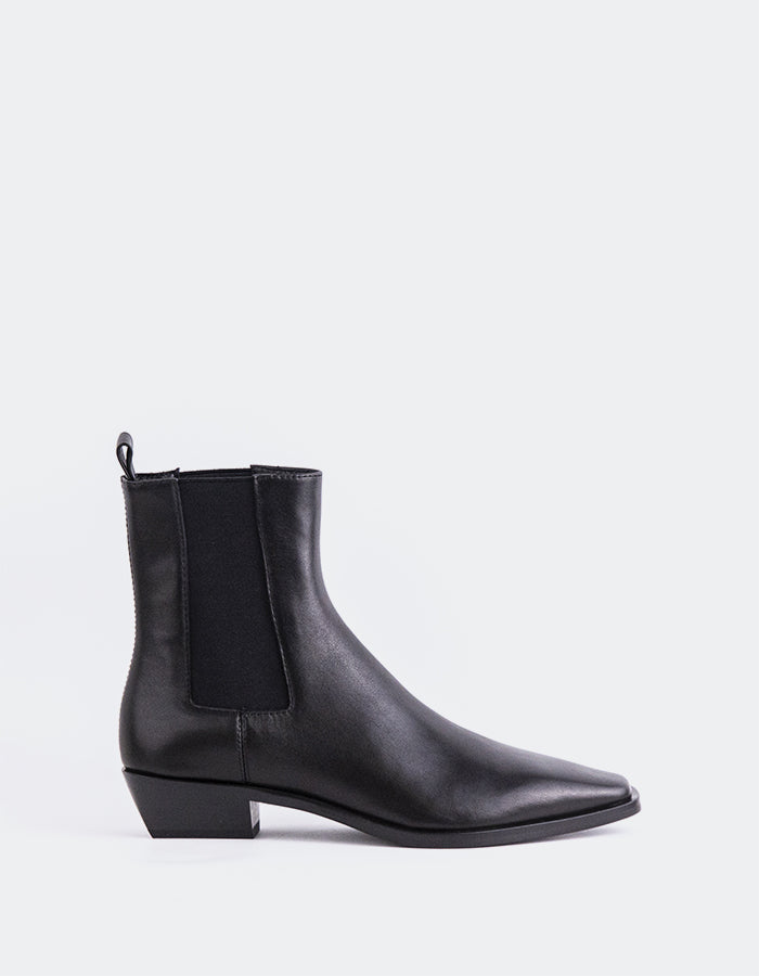 L'INTERVALLE Cygnus Women's Chelsea Ankle Boots Black Leather